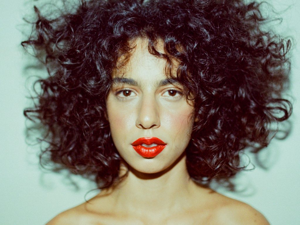 Marina Sena estreia carreira solo com single e clipe de "Me Toca ...