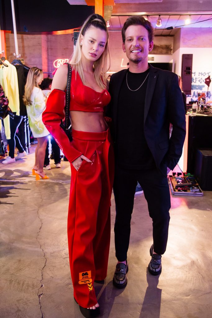 GALERA ESTILOSA CELEBRA A NOVA COLEÇÃO DA MARCA DE STREETWEAR GLOWSHINE ...