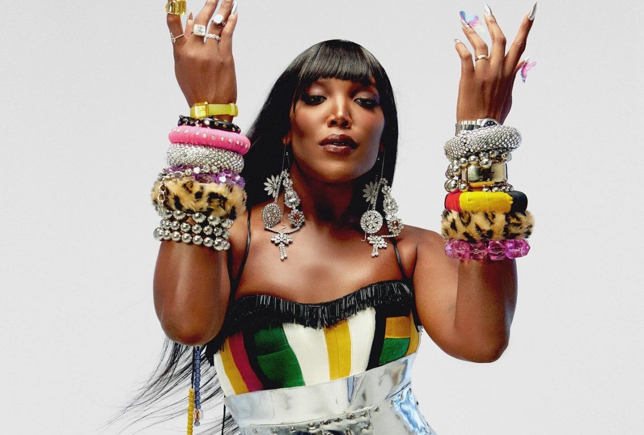 MAJUR MOSTRA PLURALIDADE SONORA E SUA CORAGEM DE VIVER NO ÁLBUM ...