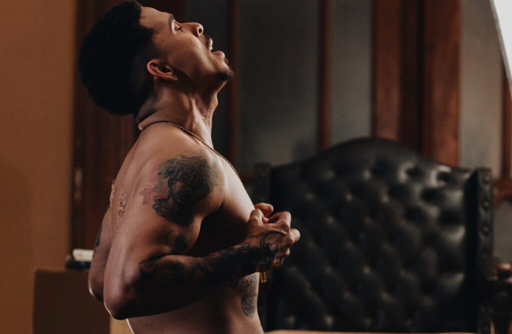 THIAGO PANTALEÃO CONTA SUAS HISTÓRIAS ATRAVÉS DE SUAS INFLUÊNCIAS MUSICAIS NA PRIMEIRA PARTE DO ...