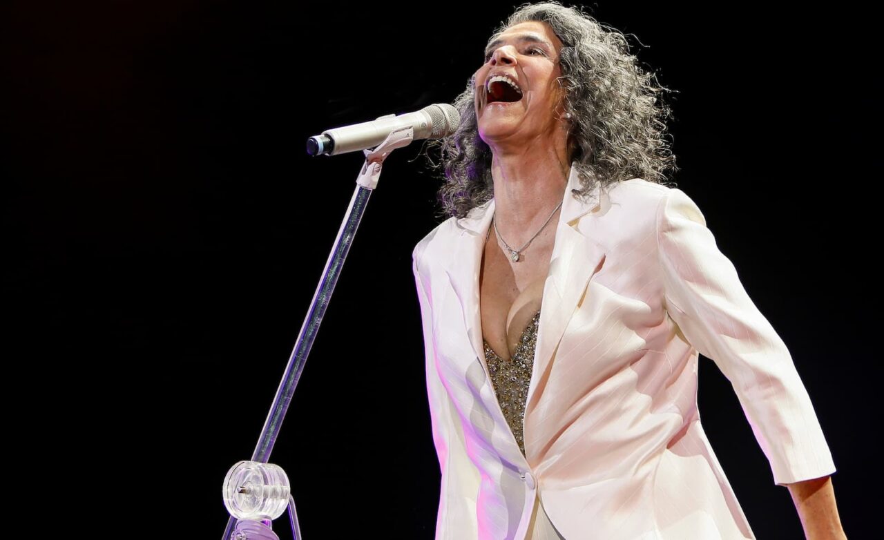 SIMONE ANUNCIA O NOVO ÁLBUM "50 ANOS AO VIVO" E APRESENTA NOVA ROUPAGEM ...