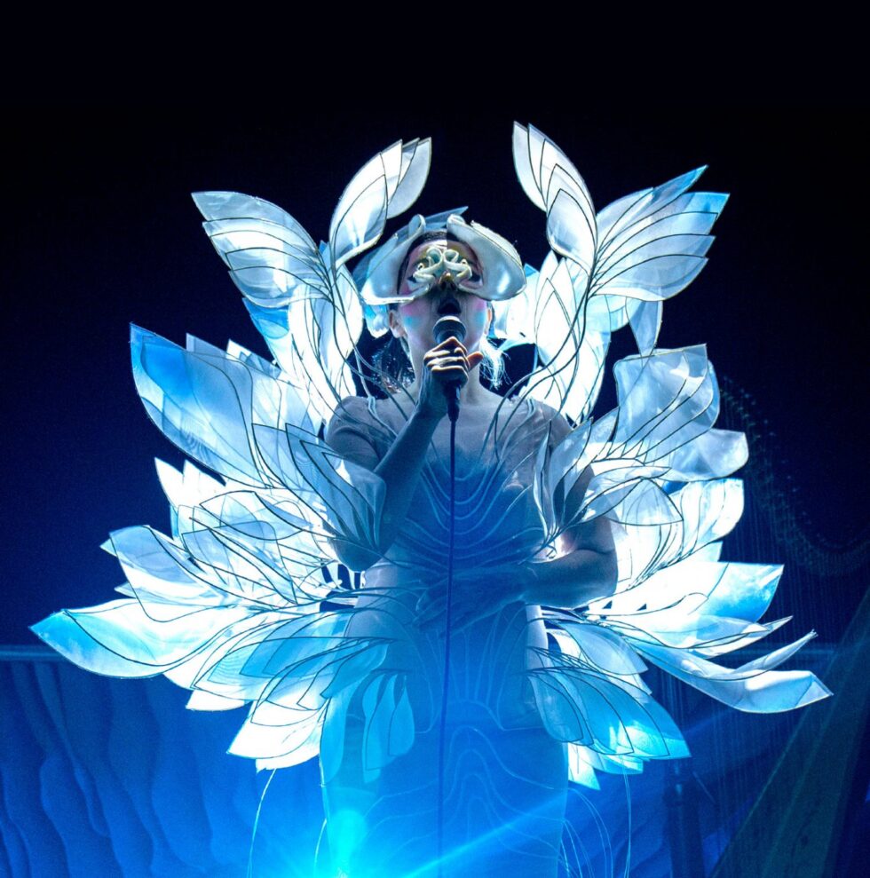 “BJÖRK: CORNUCOPIA” GANHA DATA DE ESTREIA NOS CINEMAS E TRAZ A ...